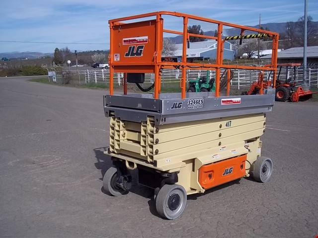 2013 Electric JLG 3246ES Slab