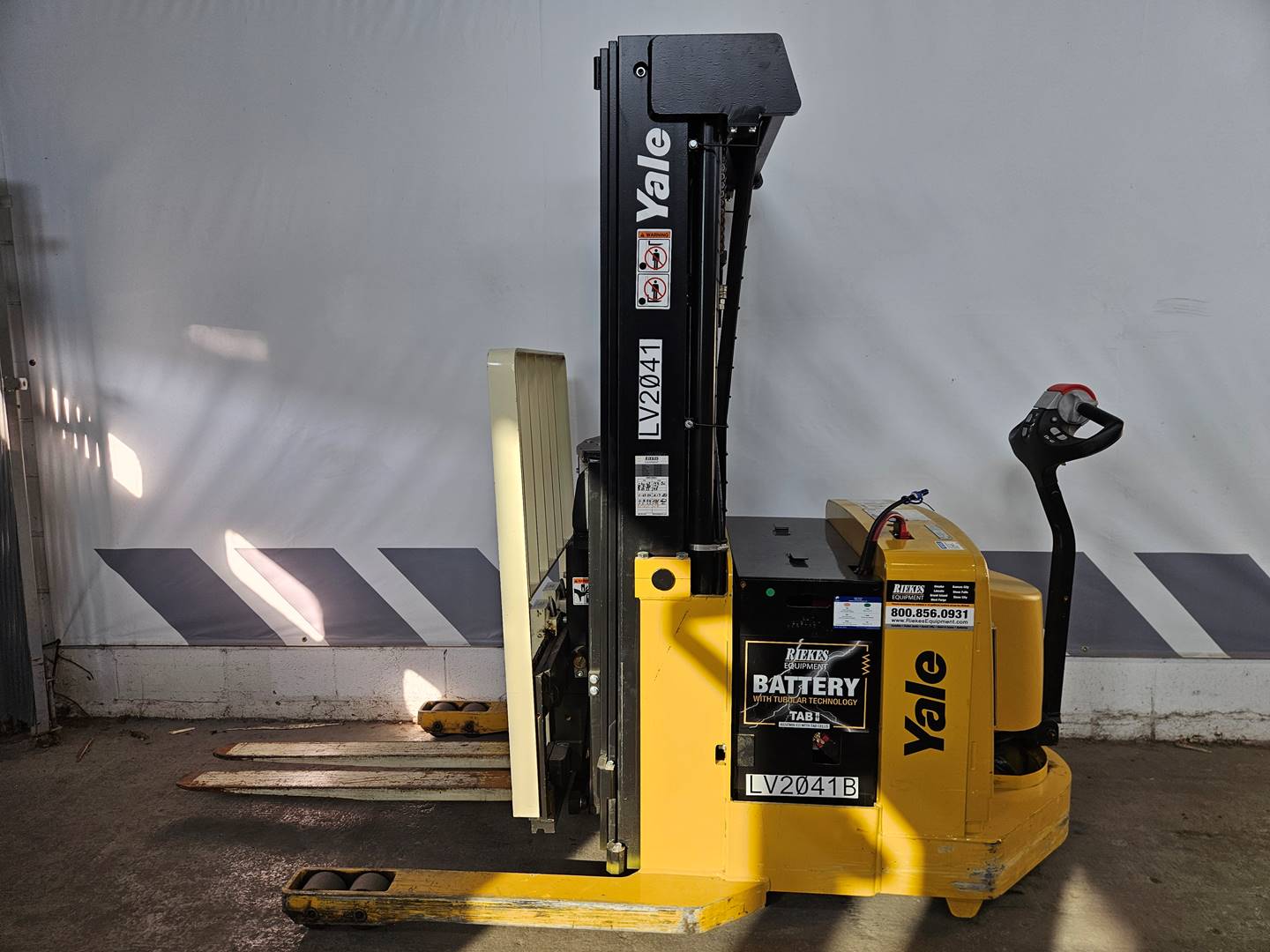 2019 Electric Yale Electric Walkie Straddle Stacker Reach | Eliftruck