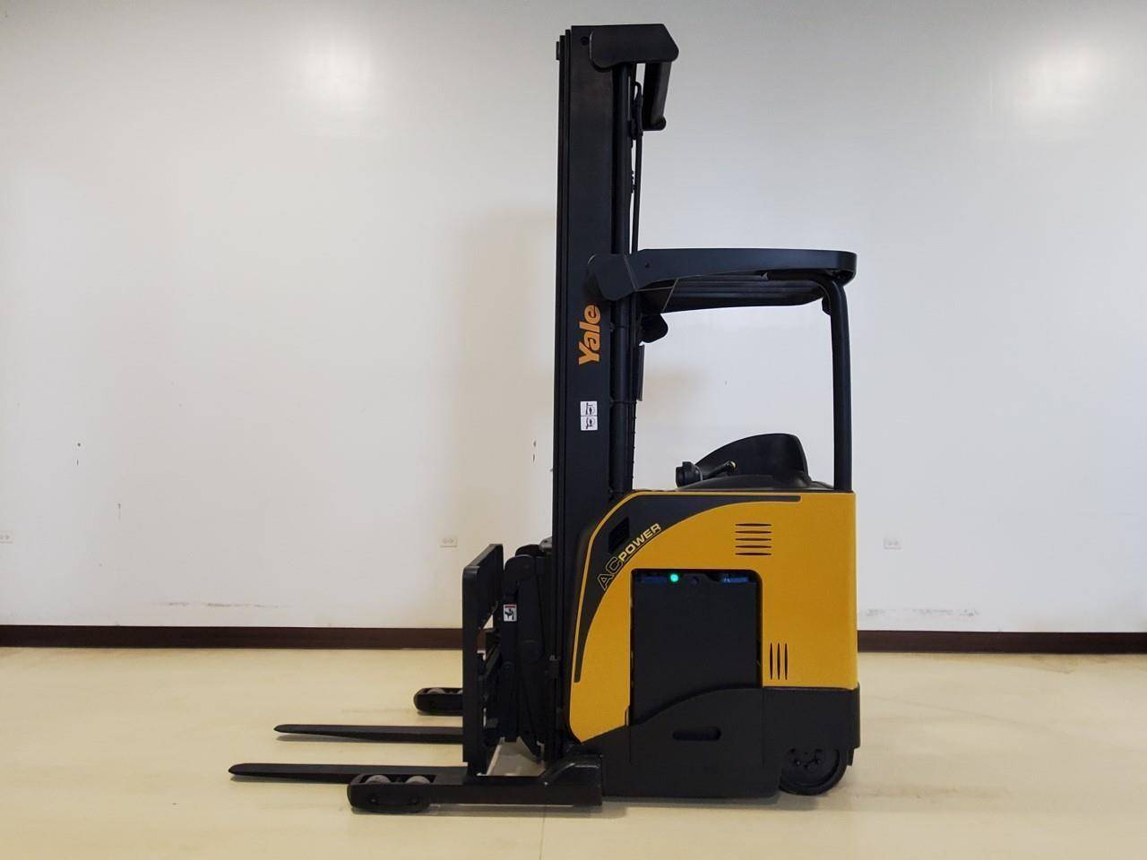 2014 Electric Yale NDR035EB Electric Narrow Aisle Double Reach