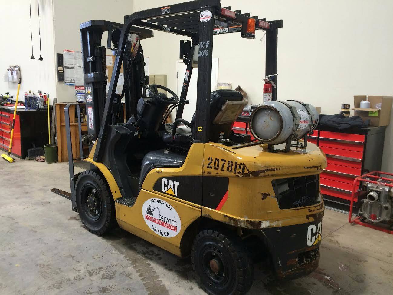 2013 LP Gas Cat P5000 Pneumatic Tire 4 Wheel Sit Down