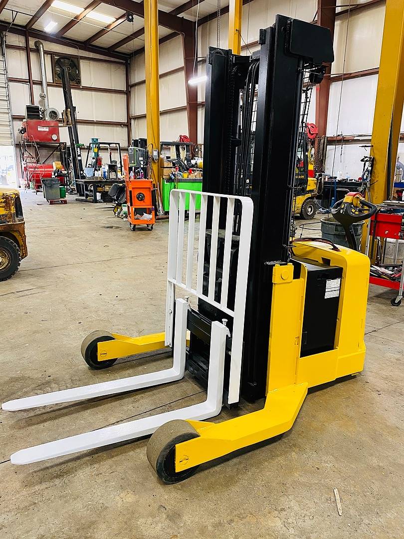 2013 Electric Yale MRW030 Electric Walkie Straddle Stacker Reach