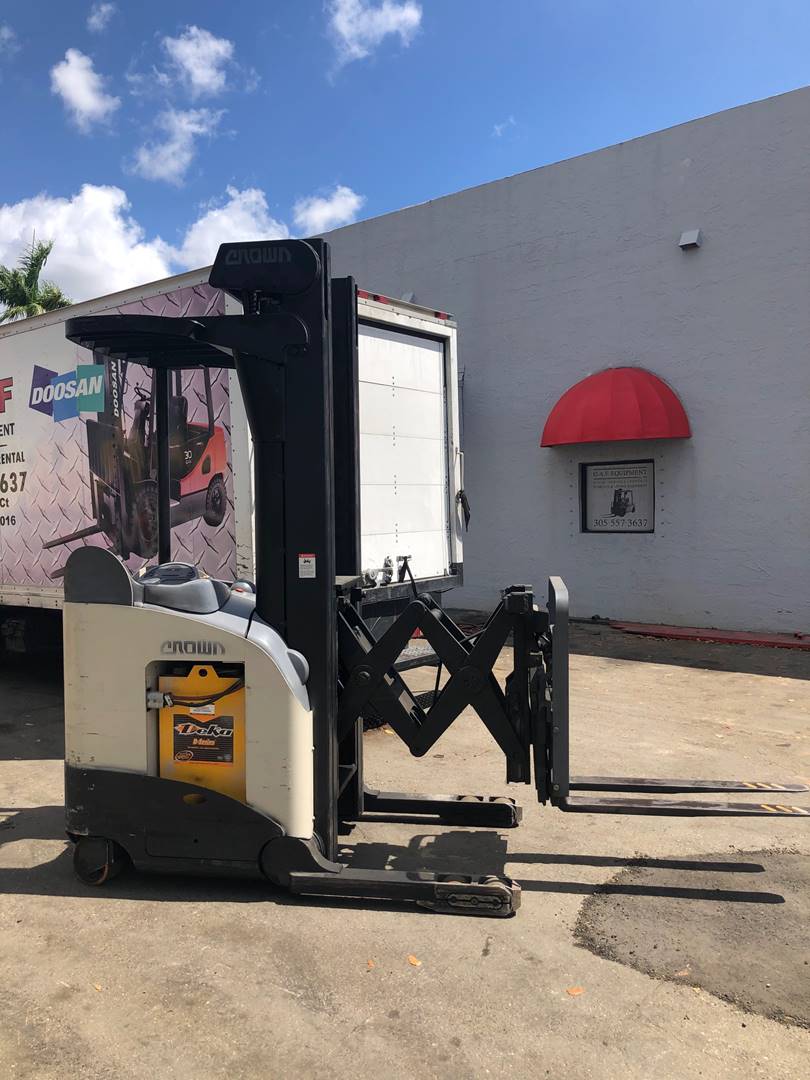 2002 Electric Crown RD5220-30 Electric Narrow Aisle Double Reach