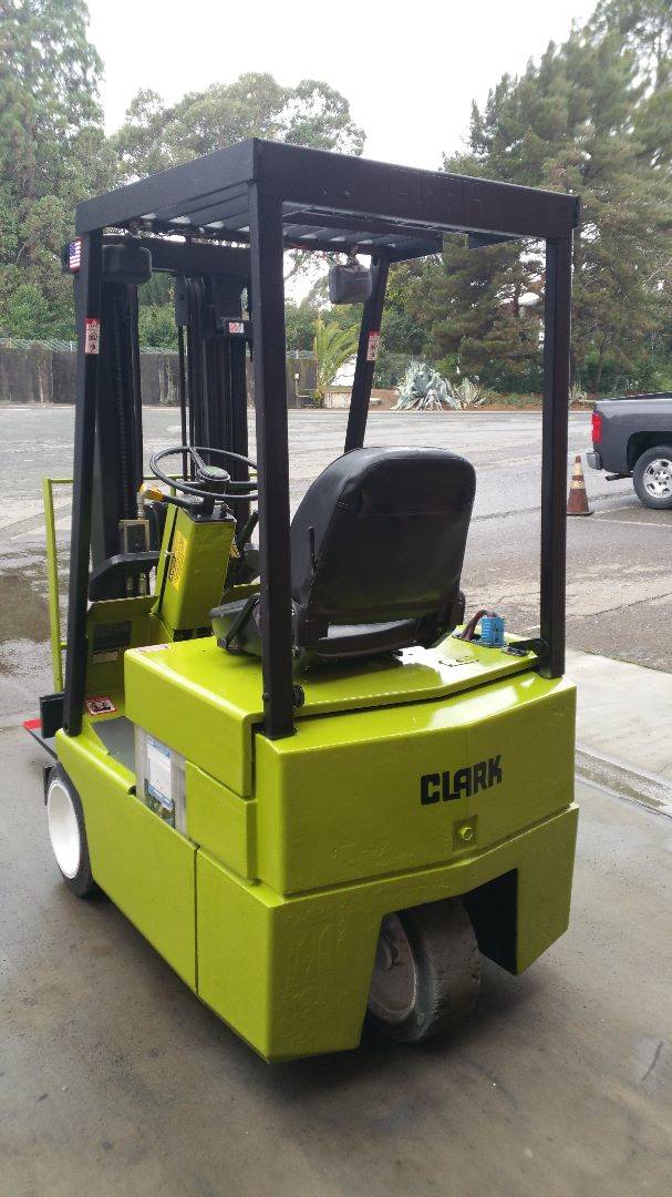 1990 Electric Clark TM15S Electric 3 Wheel Sit Down