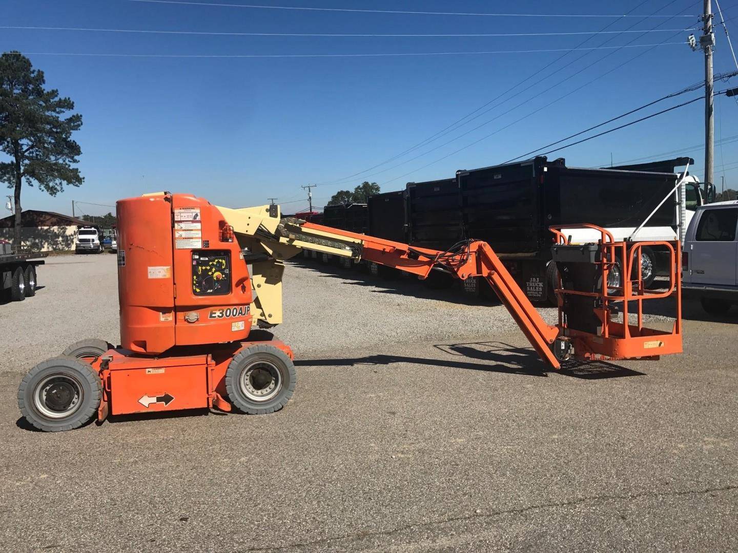 2012 JLG E300AJP Articulated Boom