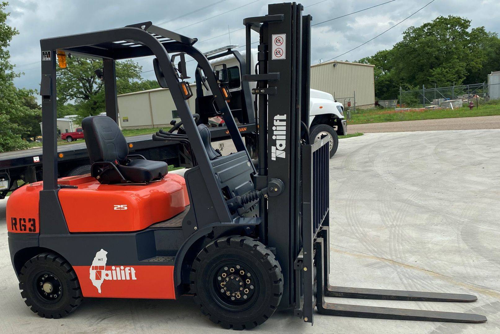 2019 Diesel Tailift FD25 Pneumatic Tire 4 Wheel Sit Down