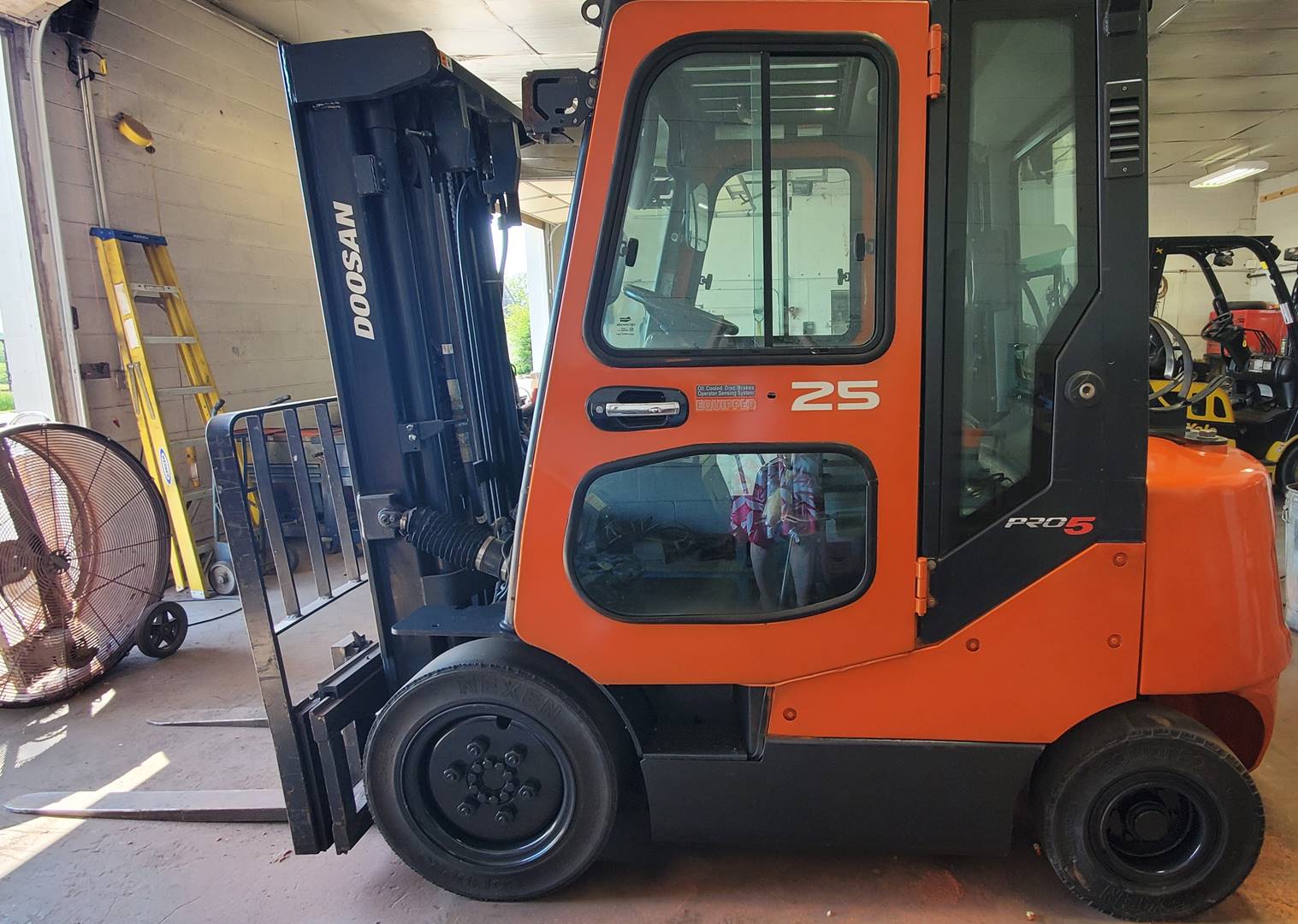 2017 LP Gas Doosan G25E-5 Pneumatic Tire 4 Wheel Sit Down