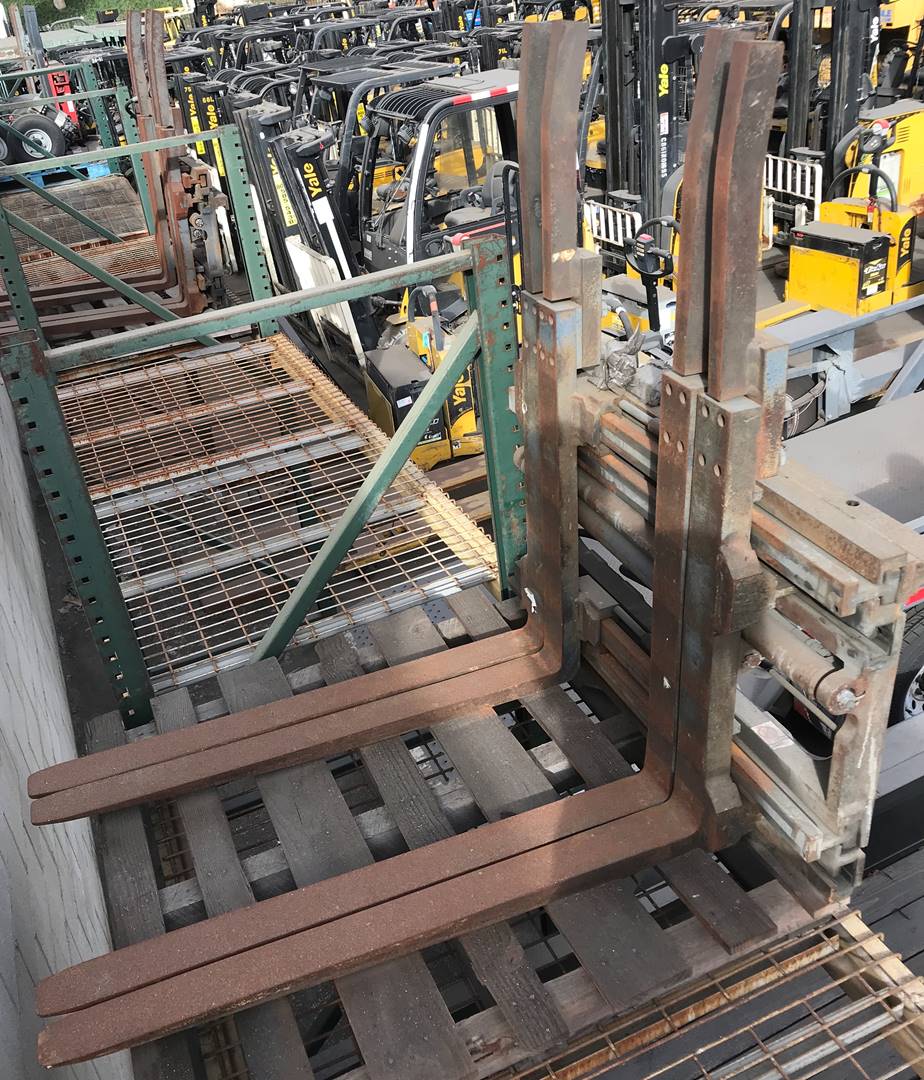 2017 Rightline LP5C-C5B0-CX Multi Pallet Handlers