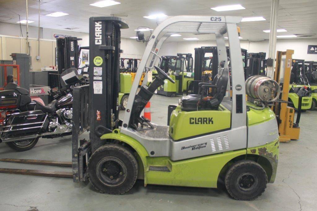 2017 Clark C25L Pneumatic Tire 4 Wheel Sit Down