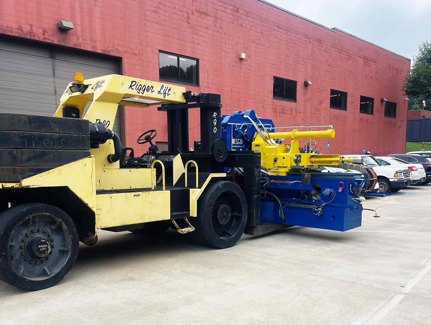 2 Used Rigger Lift Forklifts for Sale