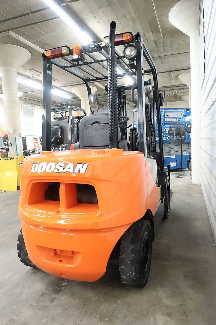 2013 Diesel Doosan D30S-5 Pneumatic Tire 4 Wheel Sit Down