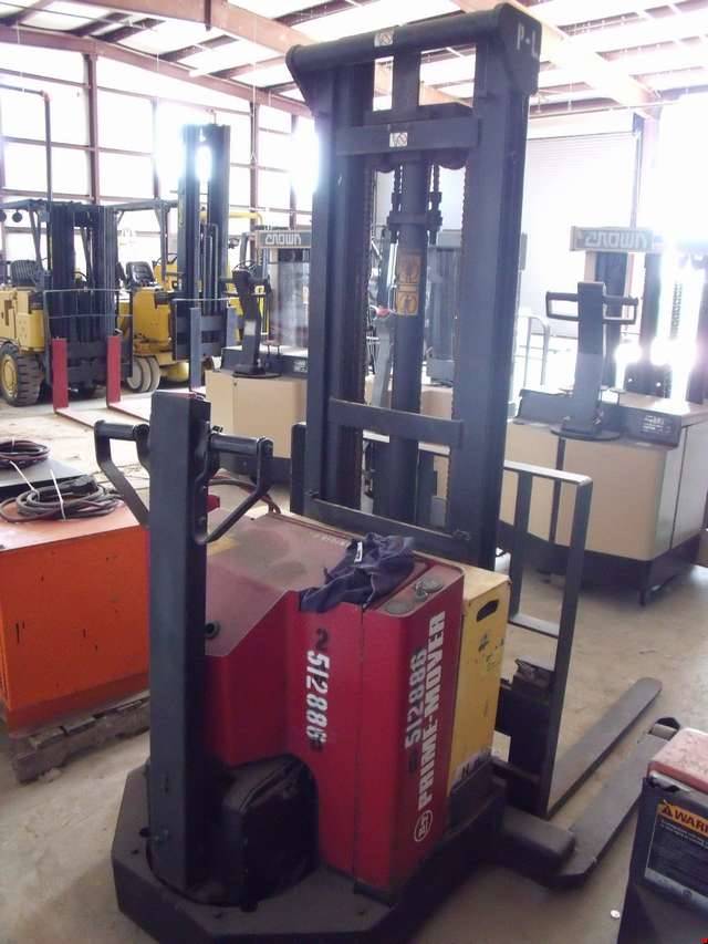 Electric BT Electric Walkie Straddle Stacker | Eliftruck