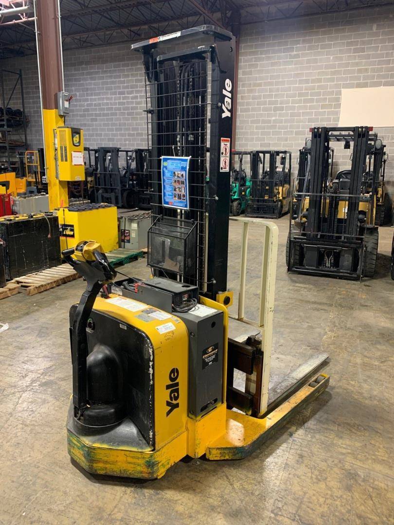 2012 Electric Yale MSW040 Electric Walkie Straddle Stacker