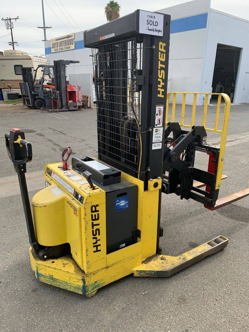 Hyster W30ZR Electric Walkie Straddle Stacker Reach