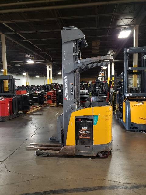 A wide selection of Single reach forklifts with 875 in stock and ...