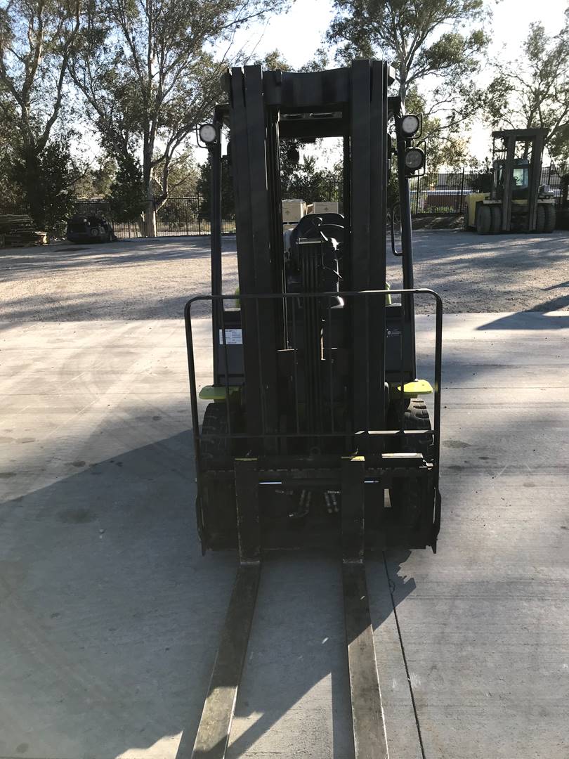 2018 LP Gas Clark S25L Pneumatic Tire 4 Wheel Sit Down