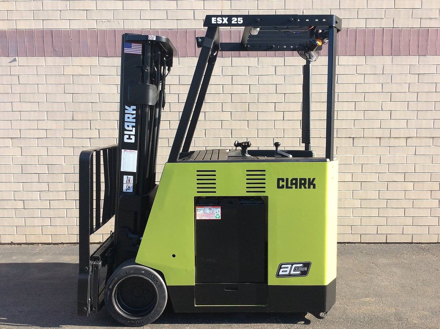 2011 Electric Clark ESX25 Electric Stand Up End Control (Docker)
