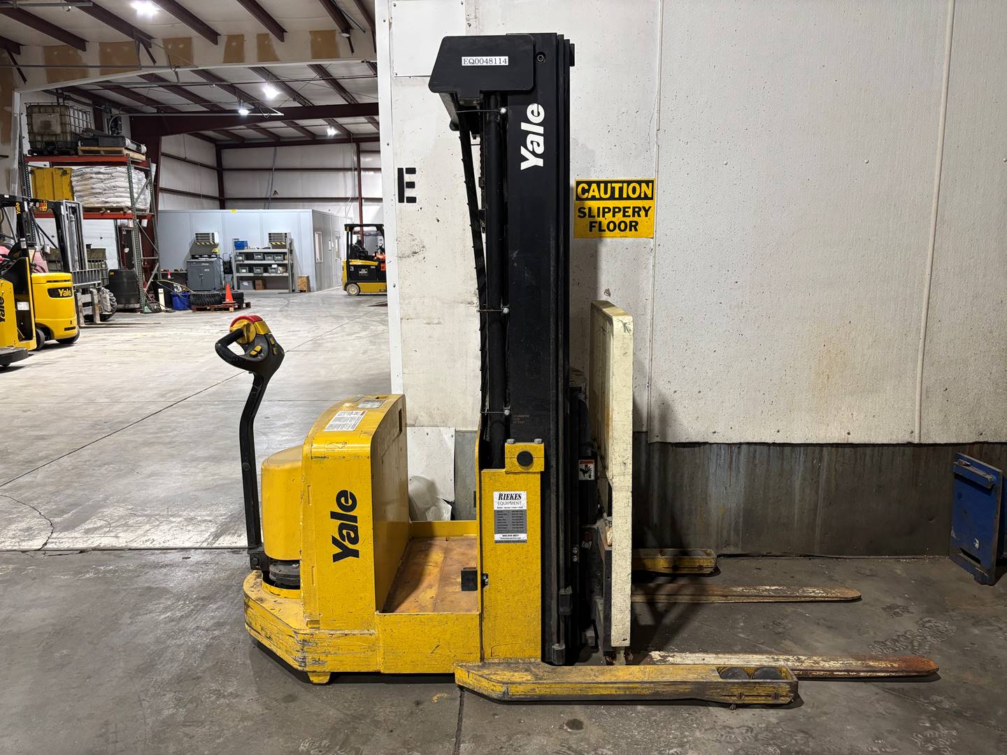 2014 Electric Yale Electric Walkie Straddle Stacker Reach | Eliftruck