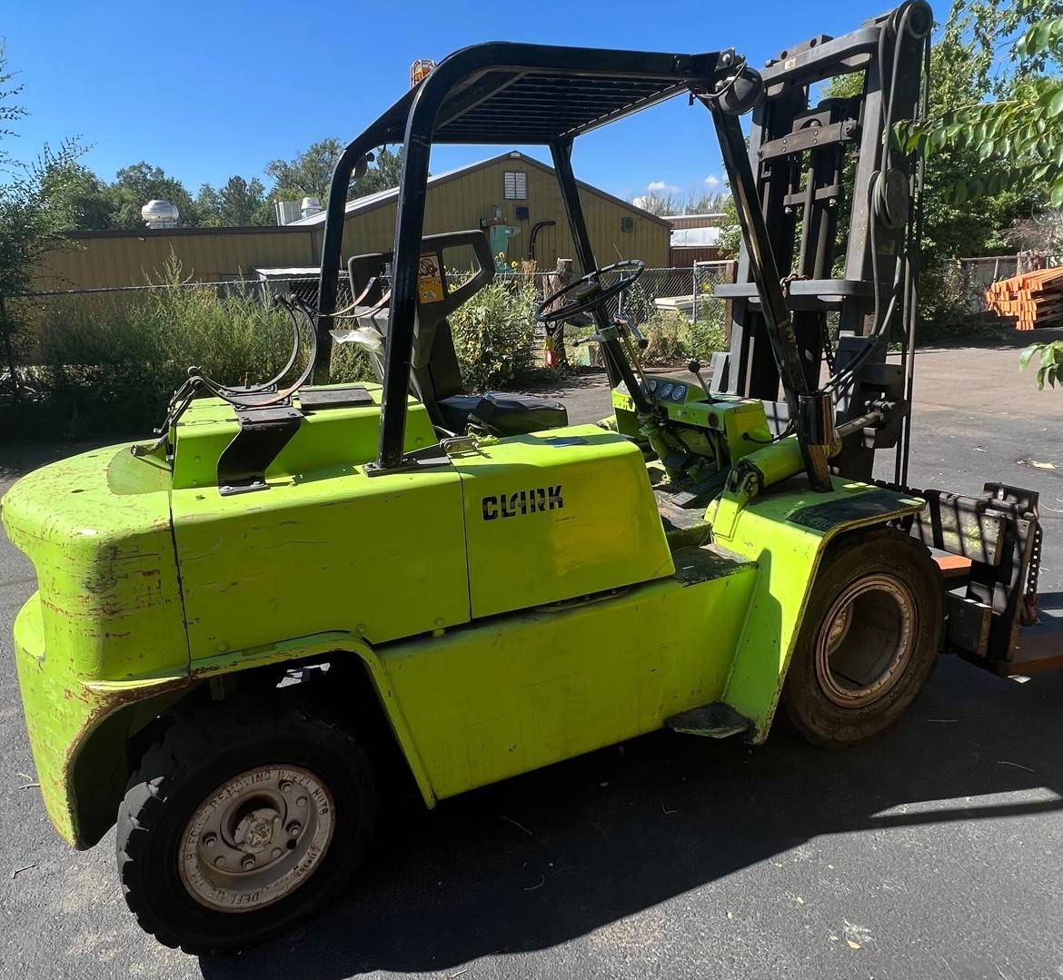 1972 LP Gas Clark Pneumatic Tire 4 Wheel Sit Down | Eliftruck