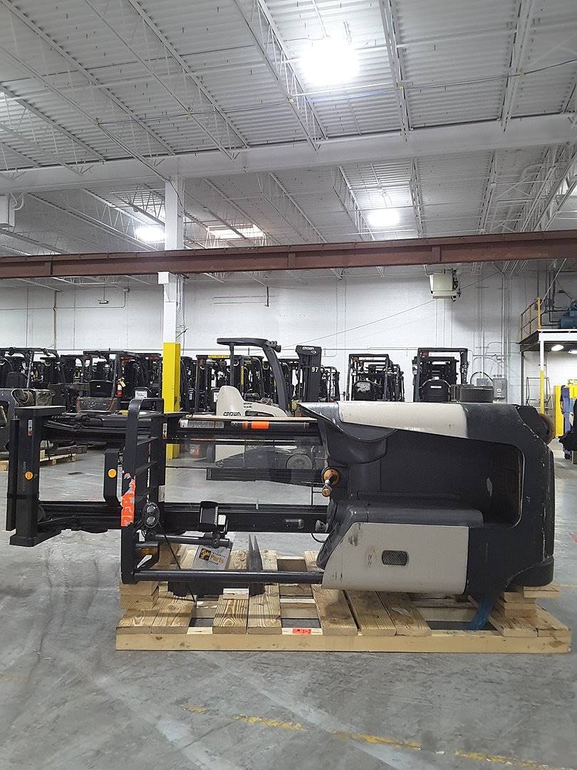 2015 Electric Crown RR5725-45 Electric Narrow Aisle Single Reach