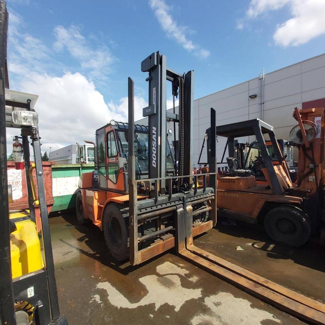 2011 Diesel Doosan D90S-5 Pneumatic Tire 4 Wheel Sit Down