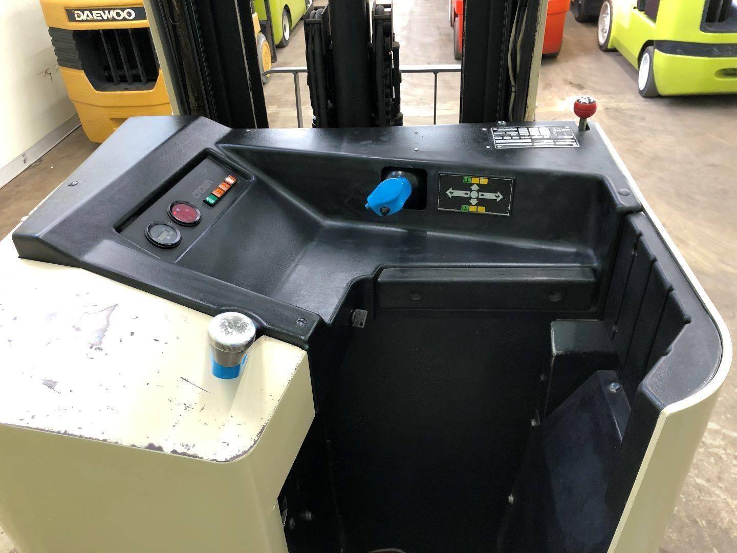 2007 Electric Crown 35RRTT Electric Narrow Aisle Single Reach