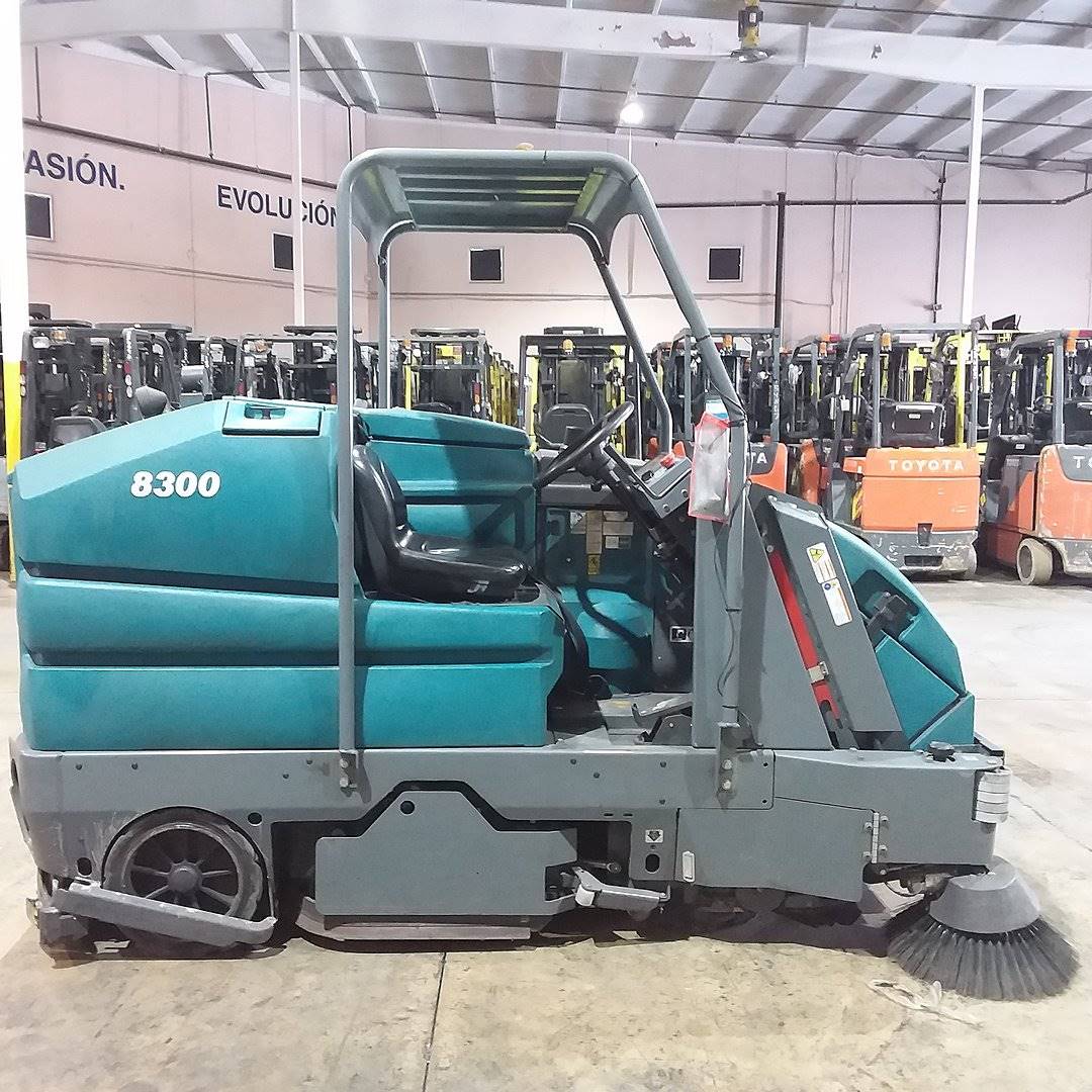 2013 Electric Tennant 8300 Rider Sweeper/Scrubbers