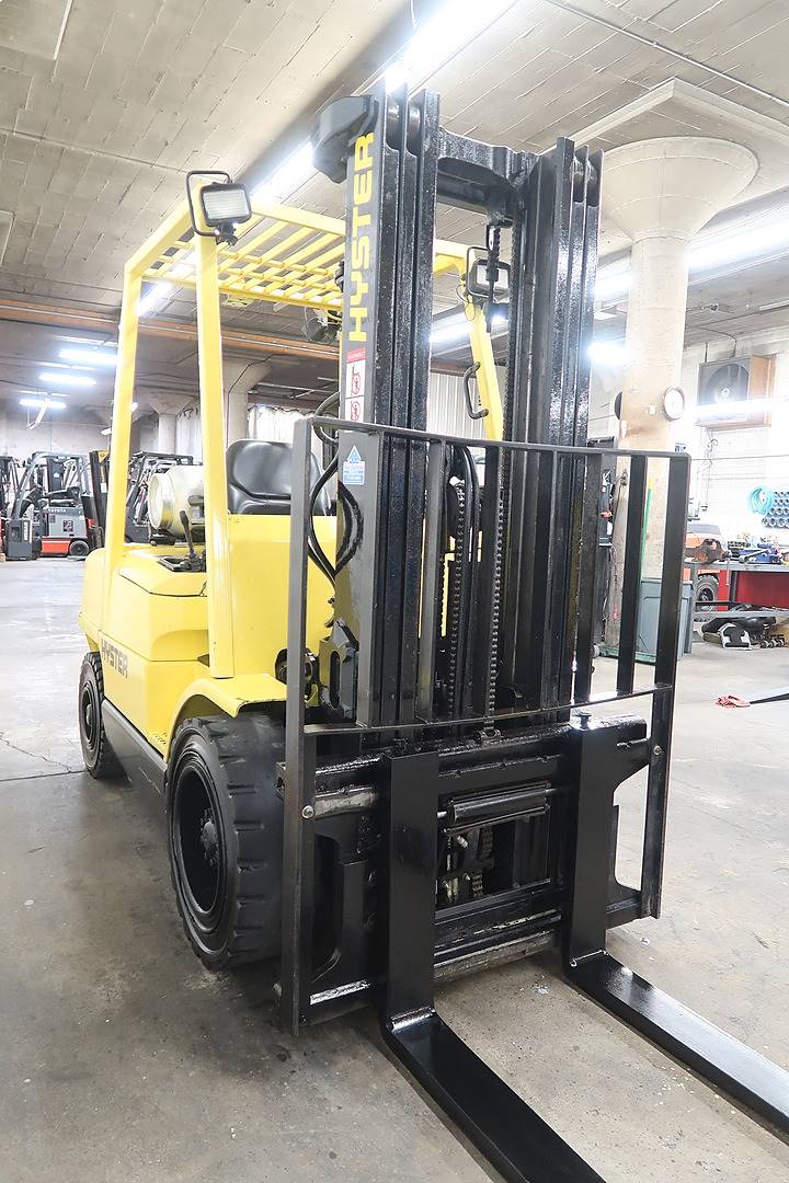 1999 LP Gas Hyster H60XM Pneumatic Tire 4 Wheel Sit Down