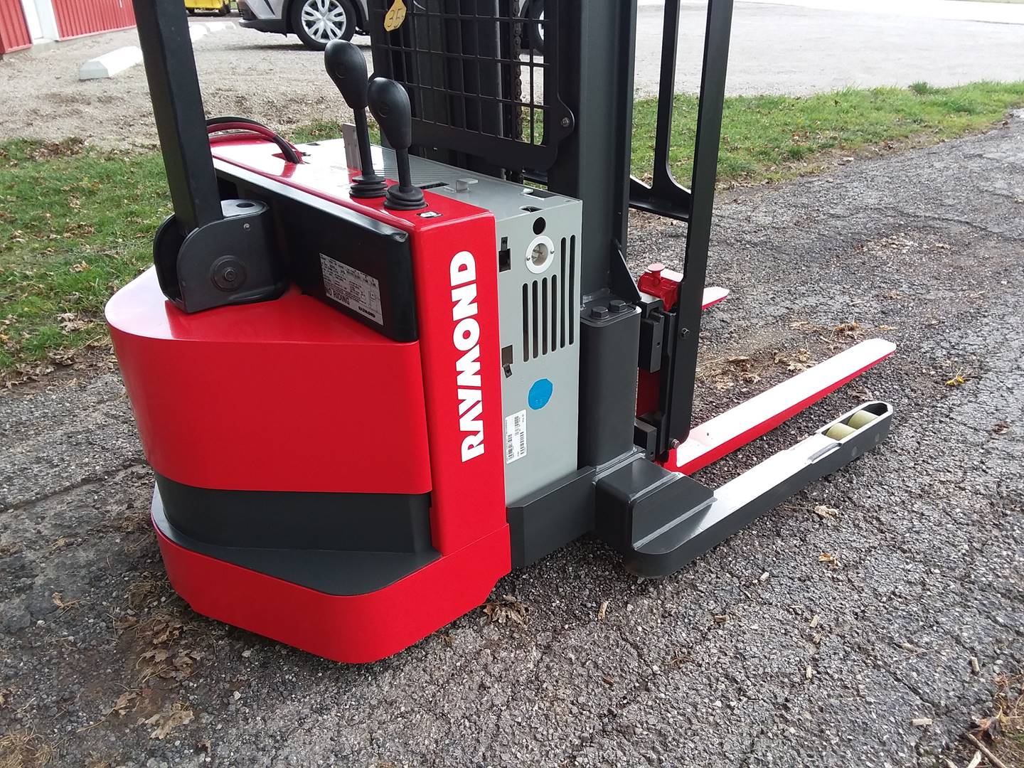 2009 Electric Raymond RSS40 Electric Walkie Straddle Stacker