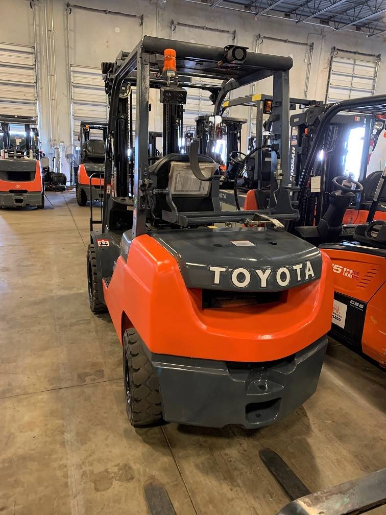 2016 LP Gas Toyota 8FGU30 Pneumatic Tire 4 Wheel Sit Down