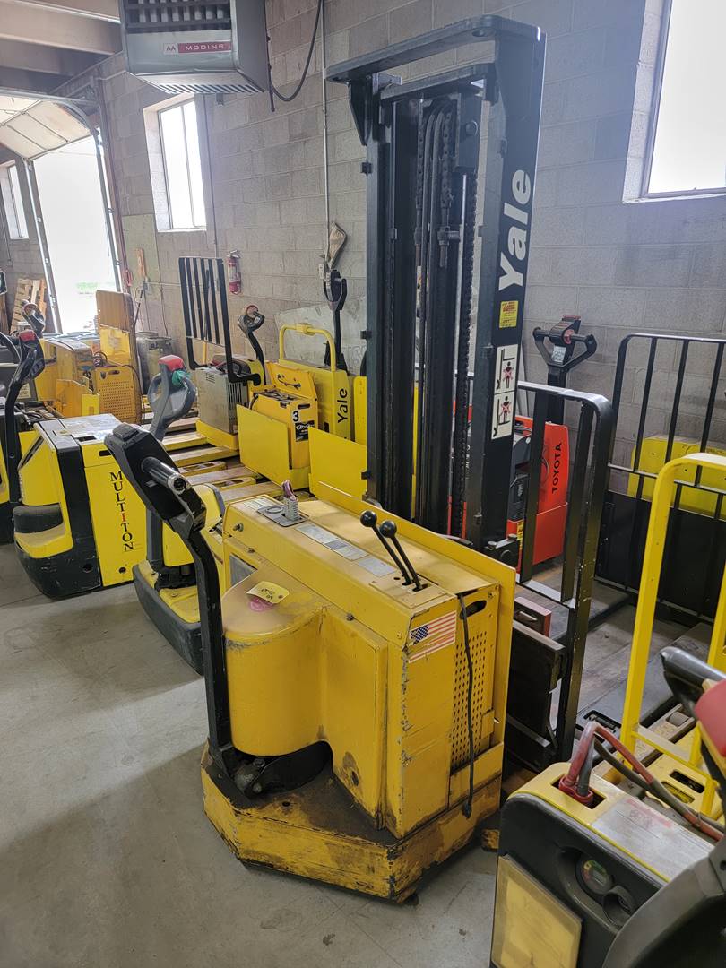 2000 Electric Yale Electric Walkie Straddle Stacker | Eliftruck