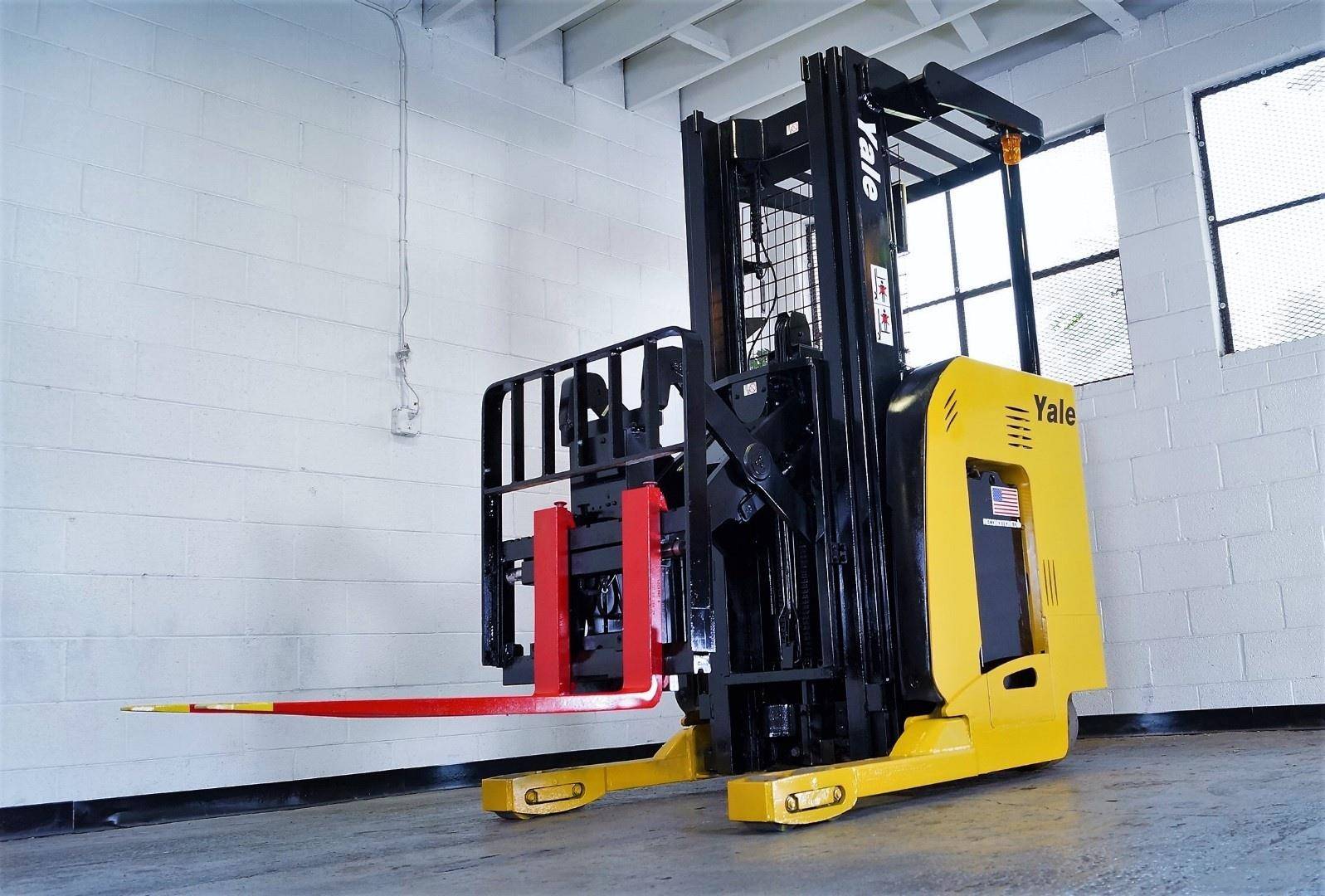 2010 Electric Yale NR040DANS24TE091 Electric Narrow Aisle Single Reach