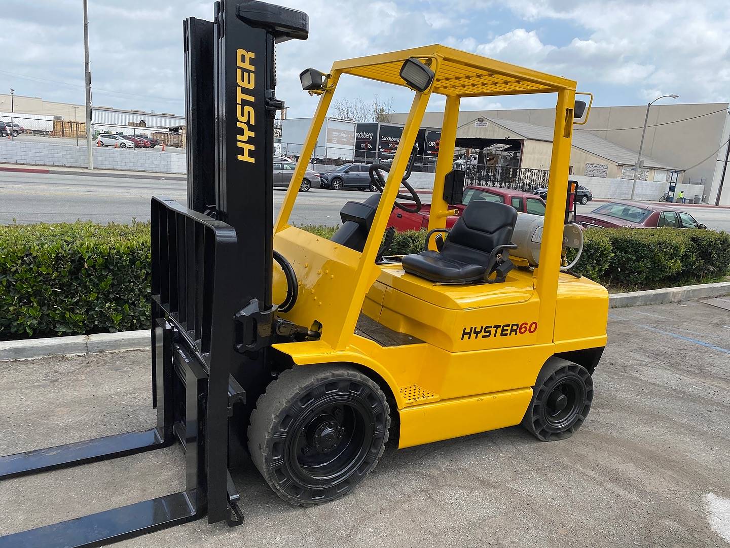 2002 LP Gas Hyster H60xm Pneumatic Tire 4 Wheel Sit Down