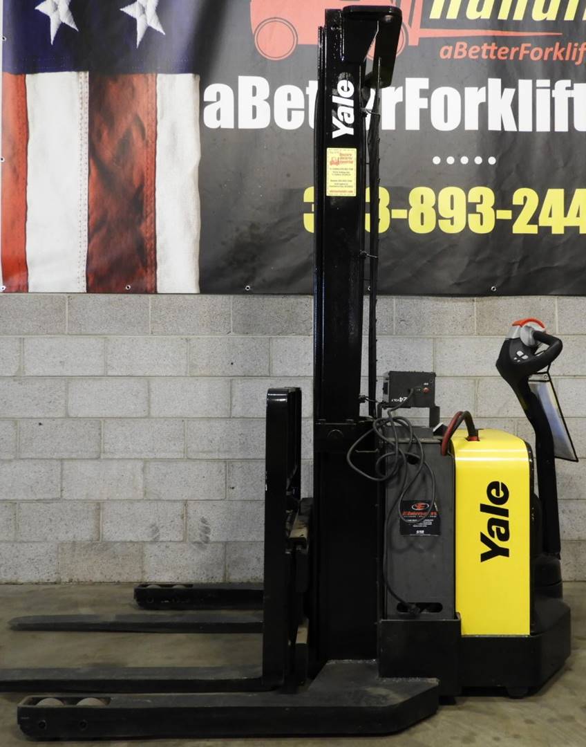 2012 Electric Yale Electric Walkie Straddle Stacker | Eliftruck