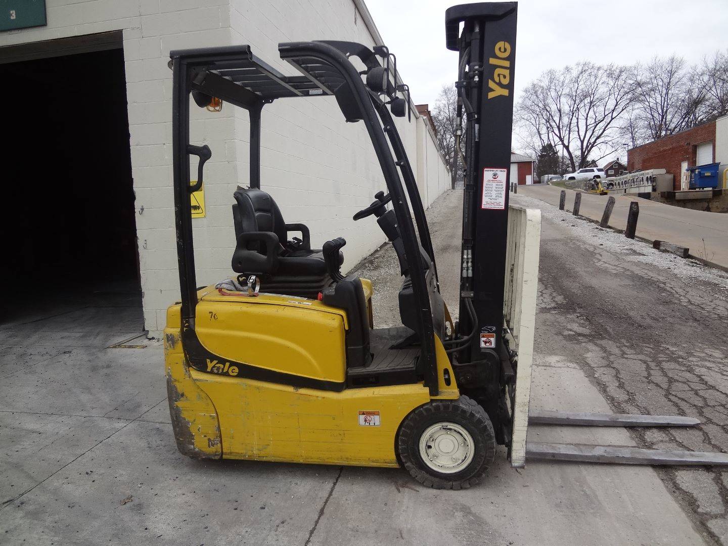 2015 Electric Yale ERP030VT Electric 3 Wheel Sit Down