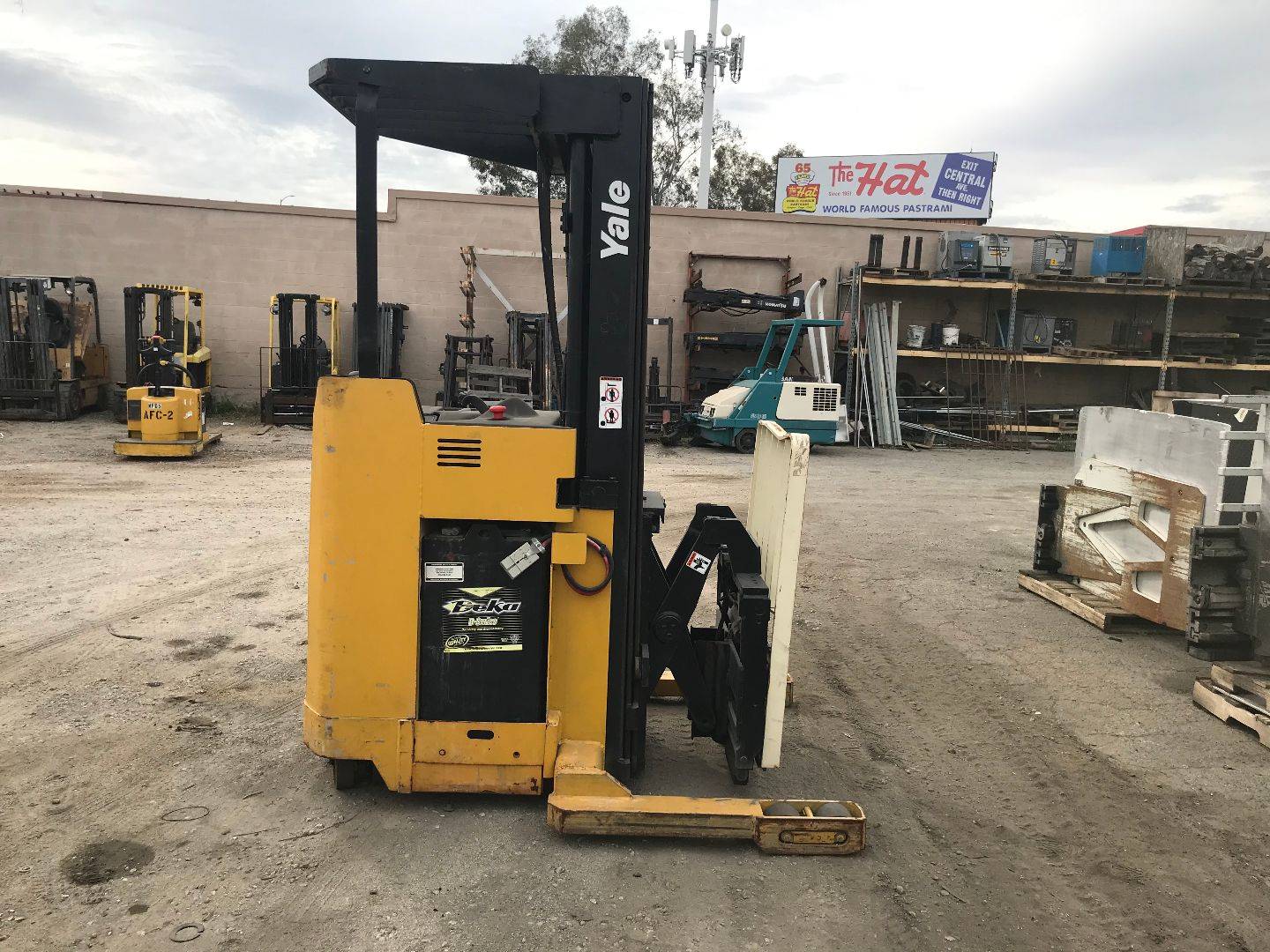 1998 Electric Yale NR035 Electric Narrow Aisle Single Reach