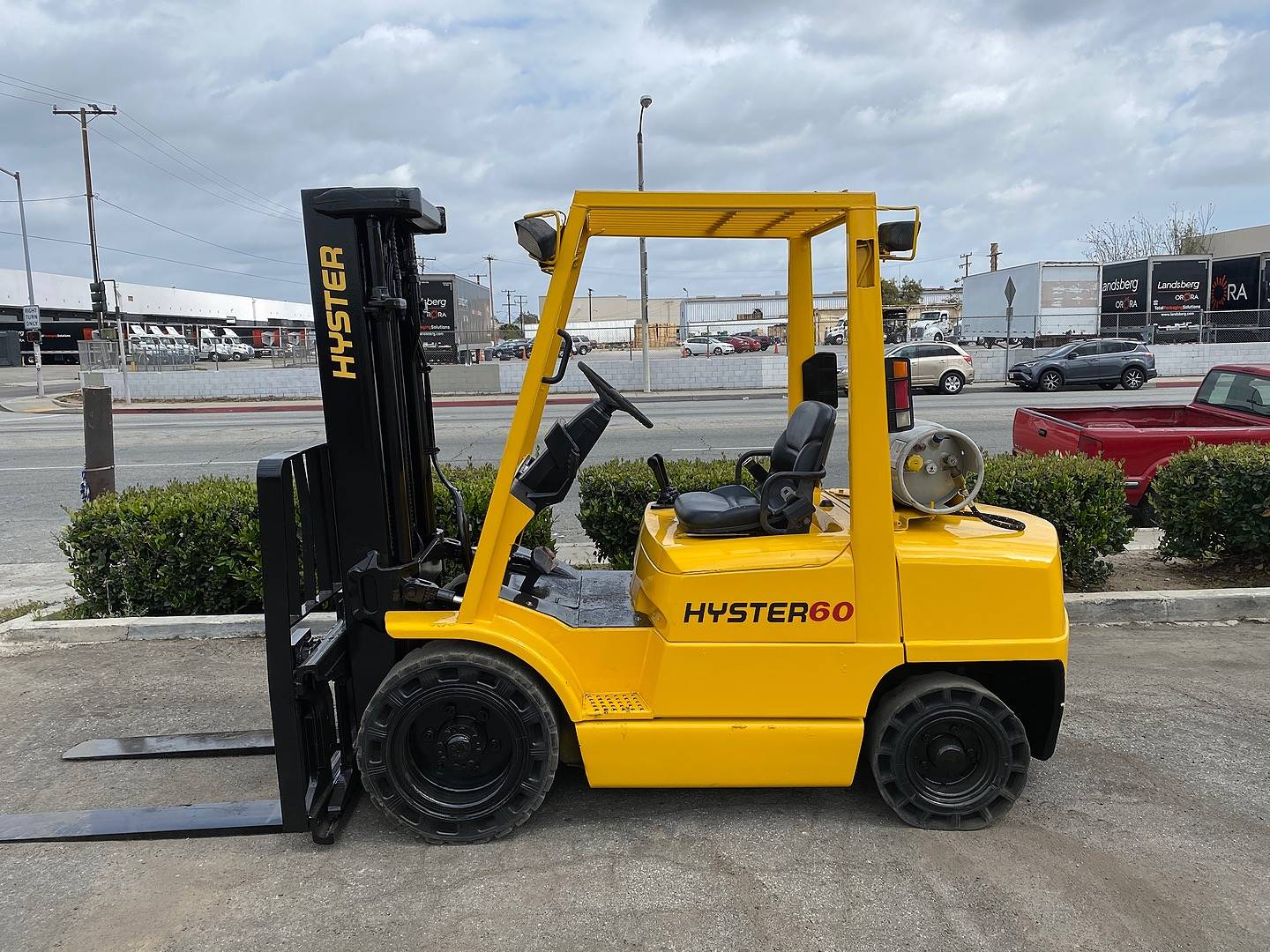 2002 LP Gas Hyster H60xm Pneumatic Tire 4 Wheel Sit Down