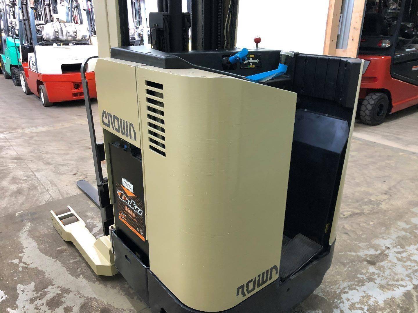 2007 Electric Crown 35RRTT Electric Narrow Aisle Single Reach