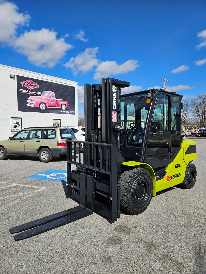 2025 LP Gas Clark Pneumatic Tire 4 Wheel Sit Down | Eliftruck