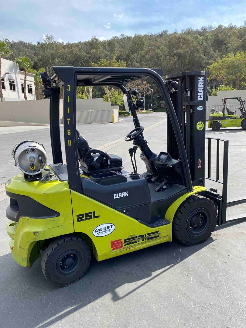 2019 LP Gas Clark S25L Pneumatic Tire 4 Wheel Sit Down