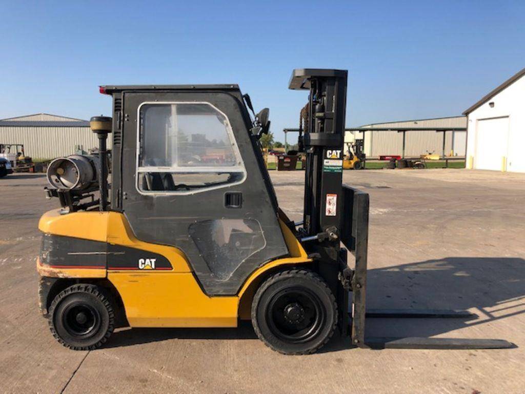 2012 LP Gas Cat P6500 Pneumatic Tire 4 Wheel Sit Down