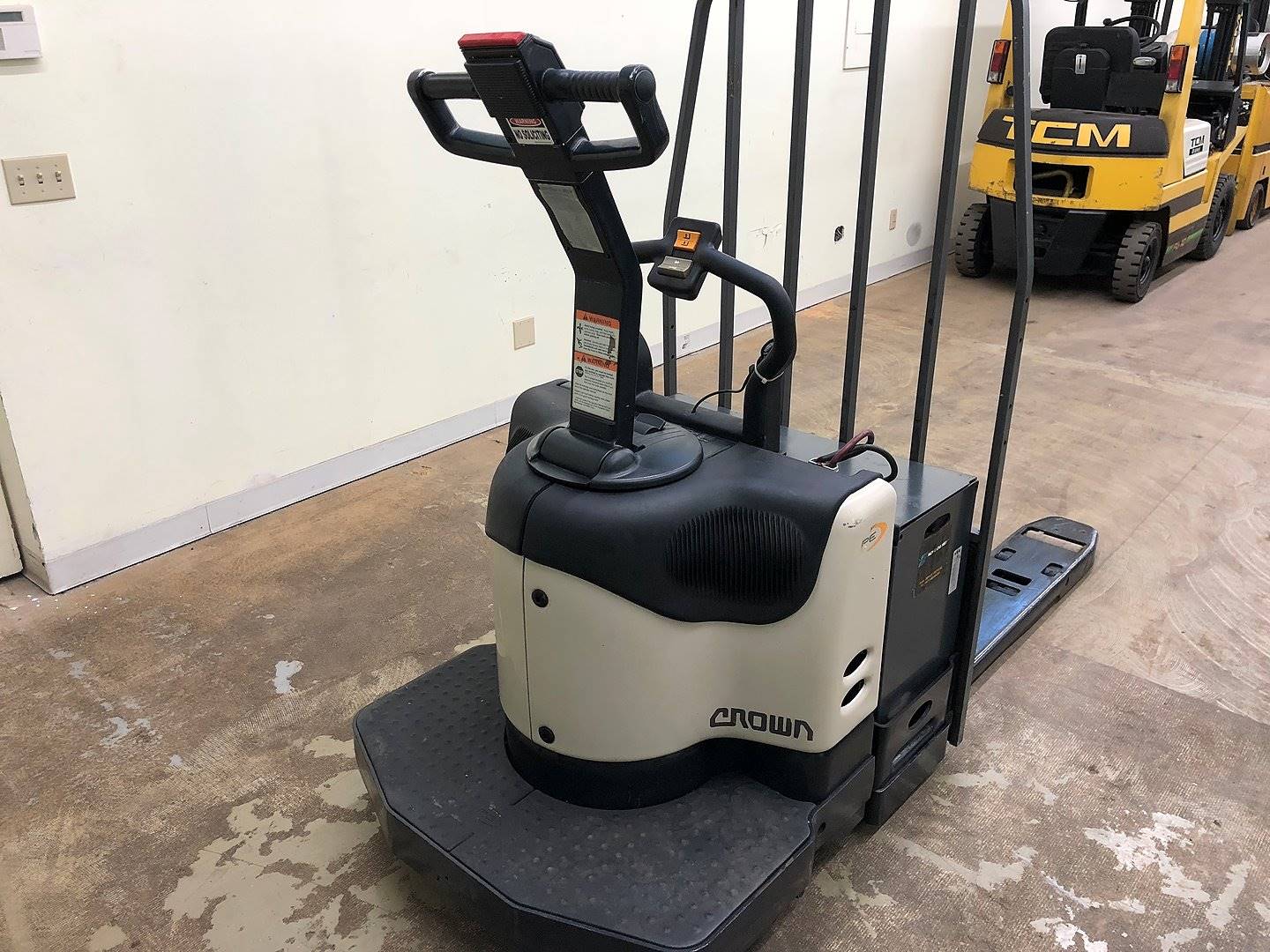 2005 Electric Crown PE4000-60 Electric Walkie/Rider Pallet Jack