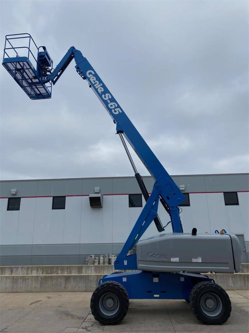 2011 Diesel Genie S65 Articulated Boom