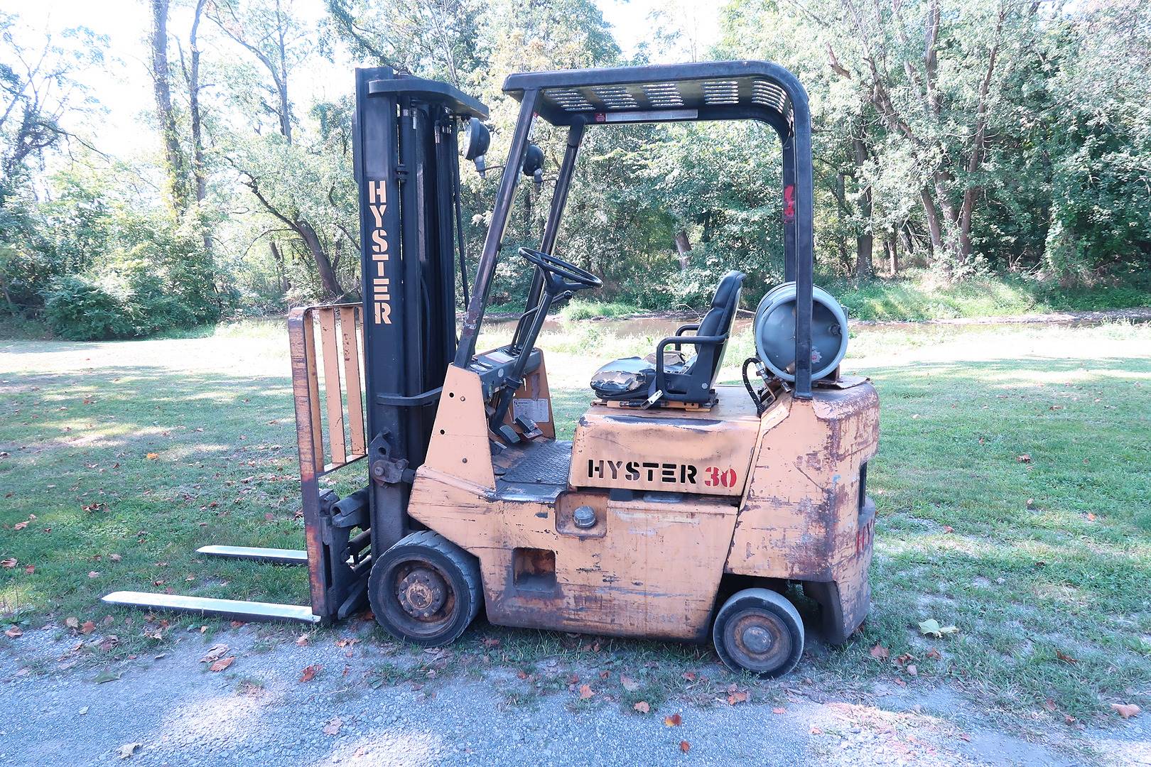 1987 LP Gas Hyster S30XL Cushion Tire 4 Wheel Sit Down (Indoor Warehouse)