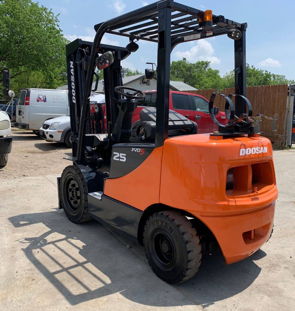 2013 LP Gas Doosan G25P-5 Pneumatic Tire 4 Wheel Sit Down