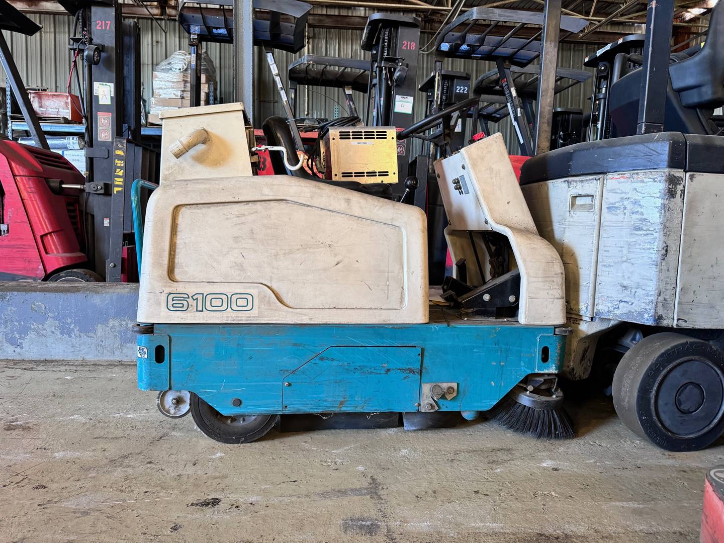 1 Used Tennant 6100 Equipment for Sale
