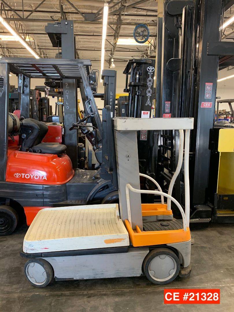 2007 Electric Crown Electric Order Picker | Eliftruck