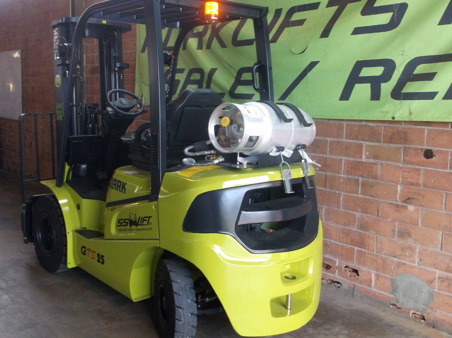 2019 LP Gas Clark GTS25 Pneumatic Tire 4 Wheel Sit Down