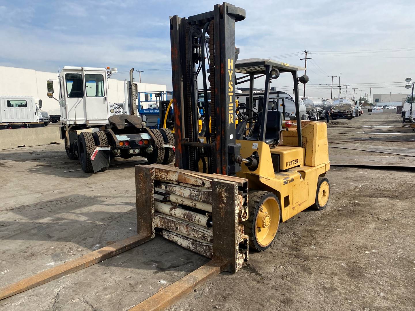 1997 LP Gas Hyster S155xl Cushion Tire 4 Wheel Sit Down (Indoor Warehouse)