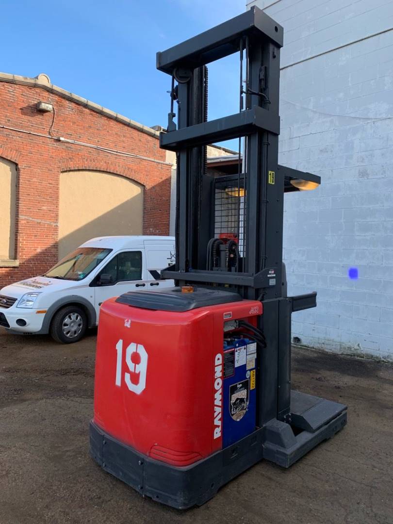 2006 Electric Raymond 5600 Electric Order Picker