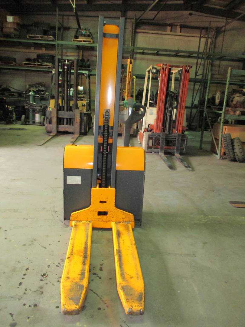 2018 Electric Jungheinrich EMC110 Electric Walkie Straddle Stacker